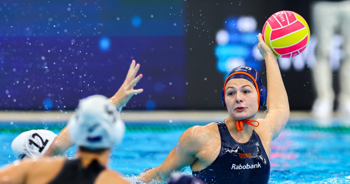 KNZB | TeamNL Waterpolodames door naar kwartfinale